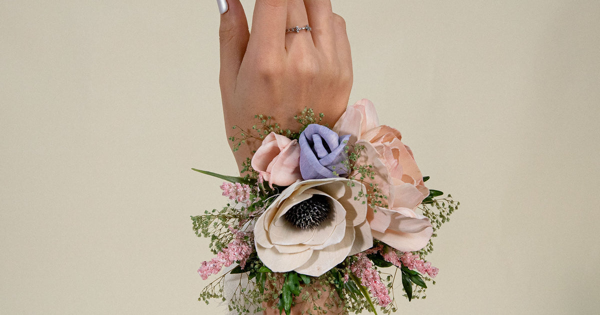 Luxe Bloom Special Corsage – Sola-Flowers