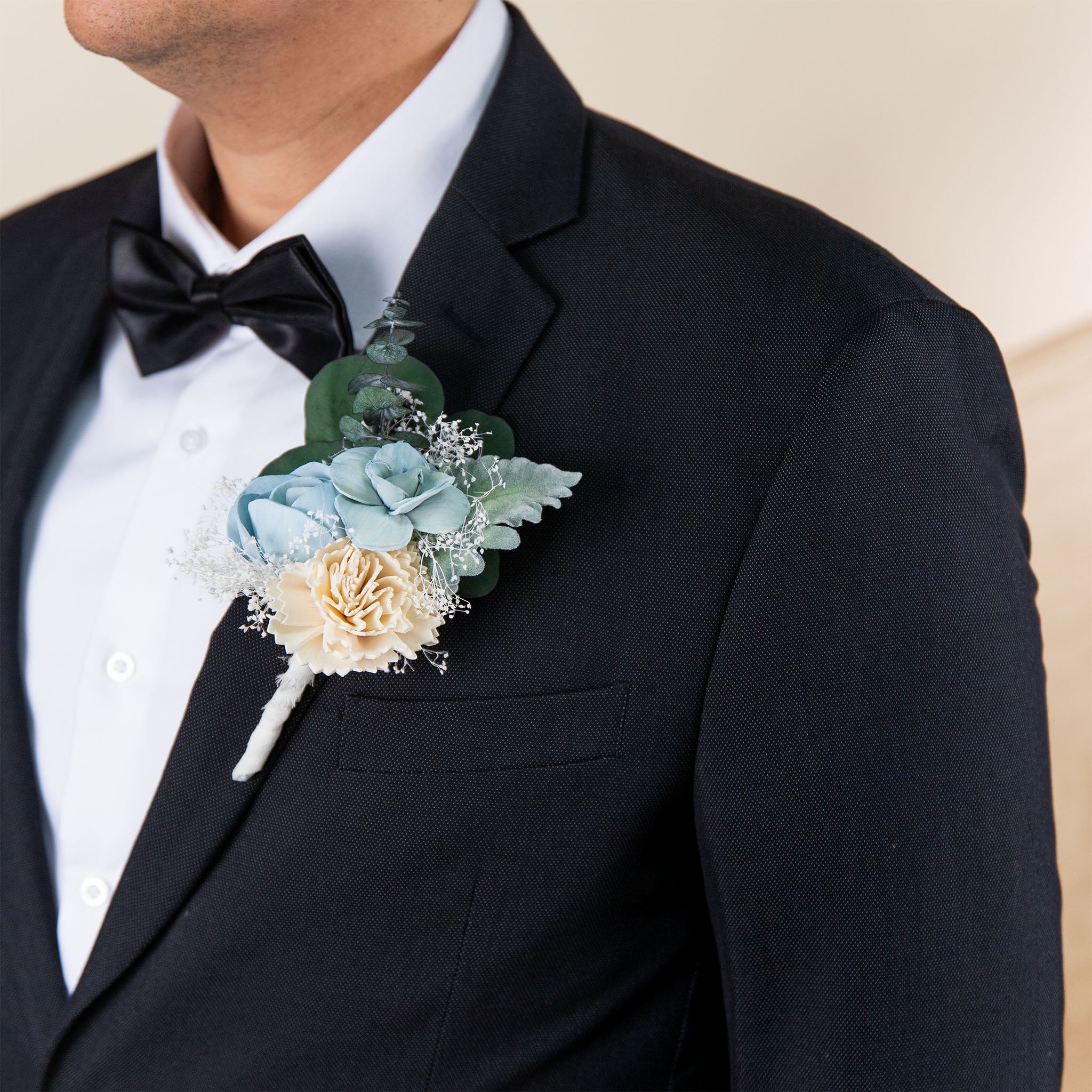 Luxe Ivory Simple Boutonniere – Sola Wood Flowers