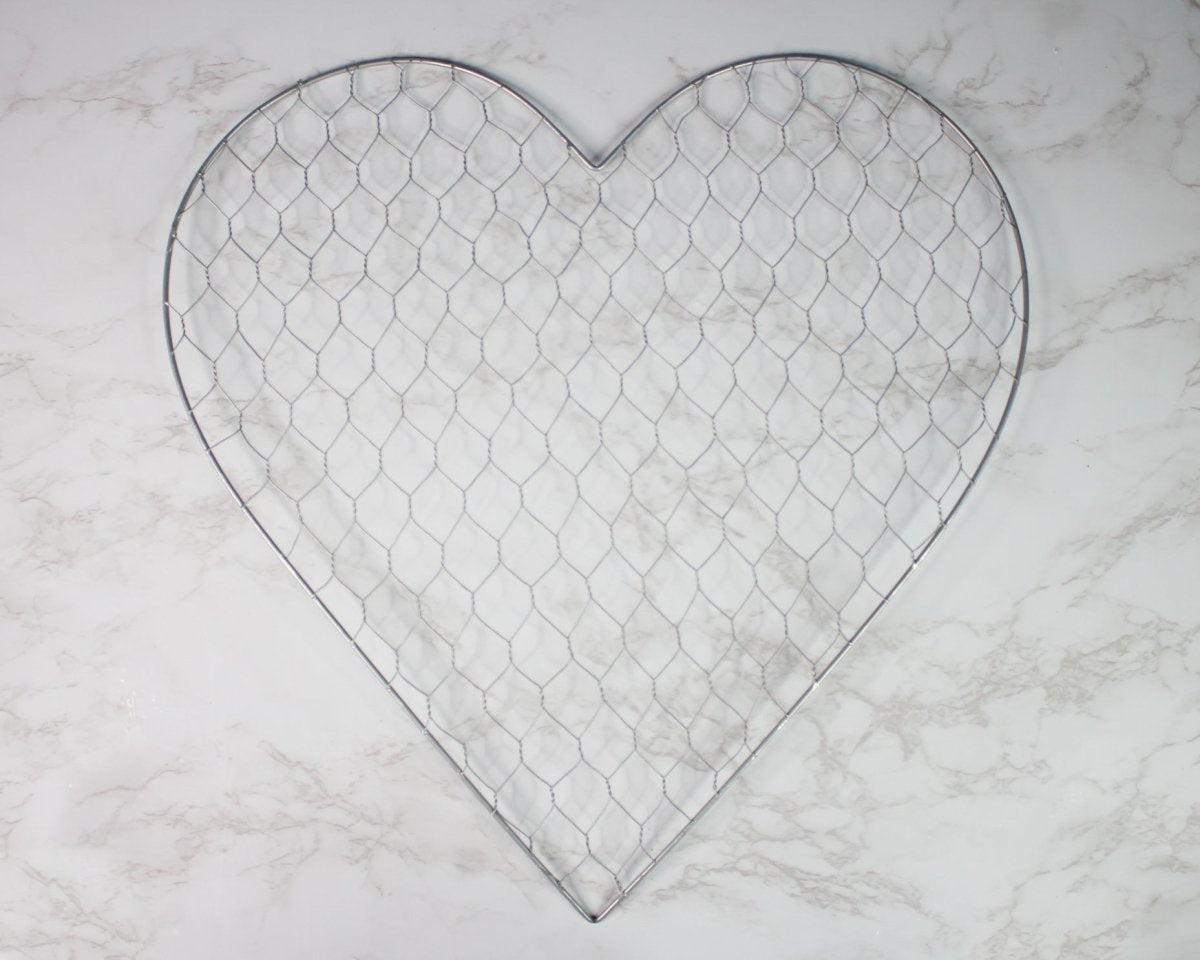 Heart Shaped Chicken Wire Wreath (Multiple Sizes) – Sola-Flowers