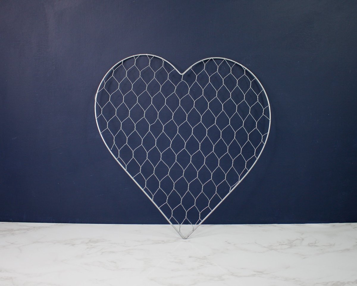 Heart Shaped Chicken Wire Wreath (Multiple Sizes) – Sola-Flowers