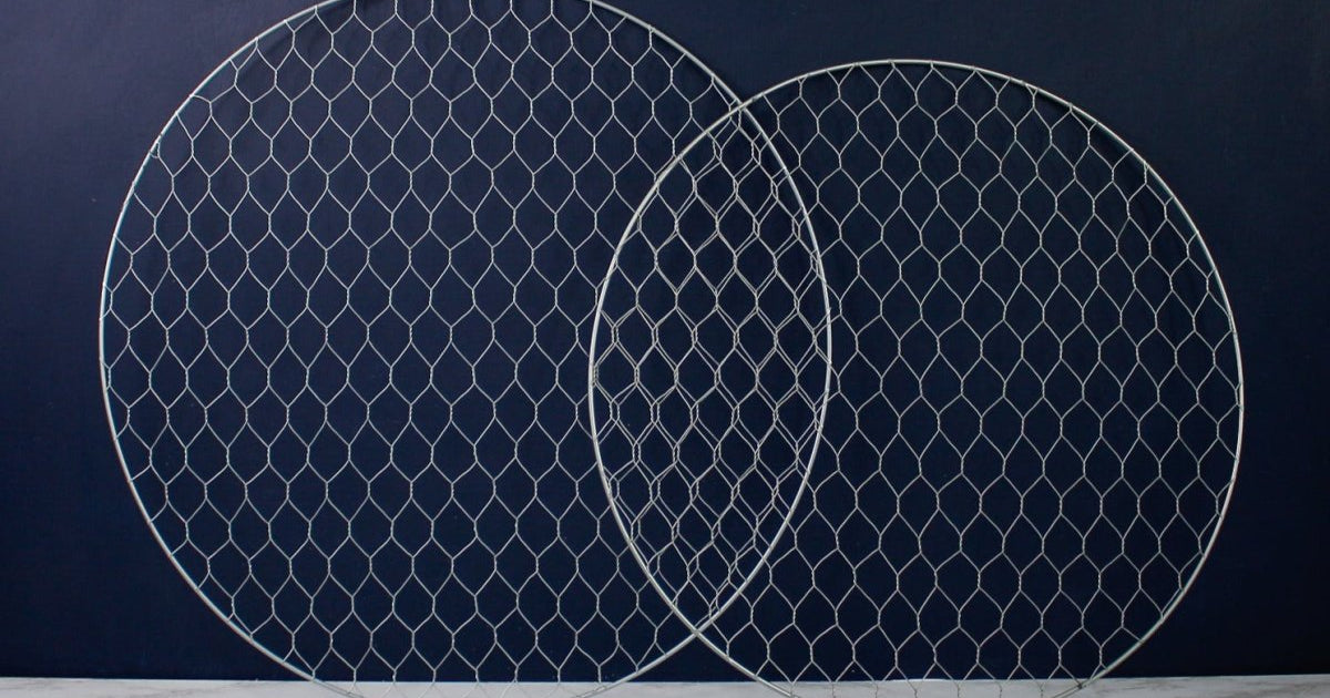 Round Chicken Wire Wreath (Multiple Sizes) – Sola-Flowers